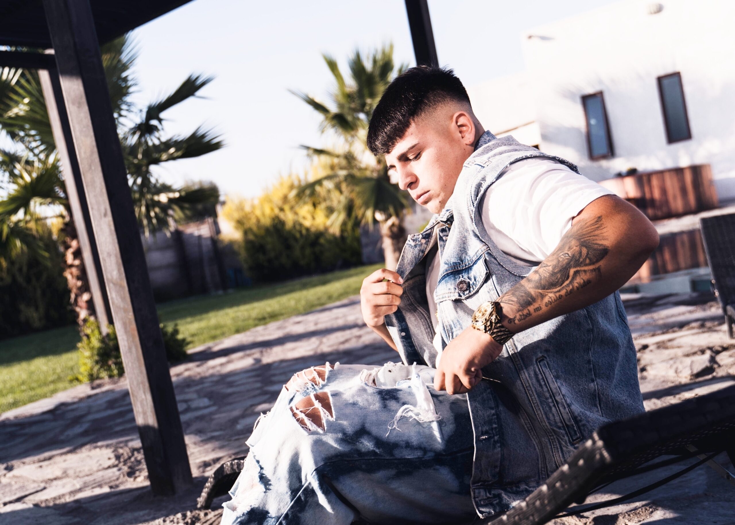 El Rey promete romperla con su sencillo “Amigo Escúchame” - Música y ...