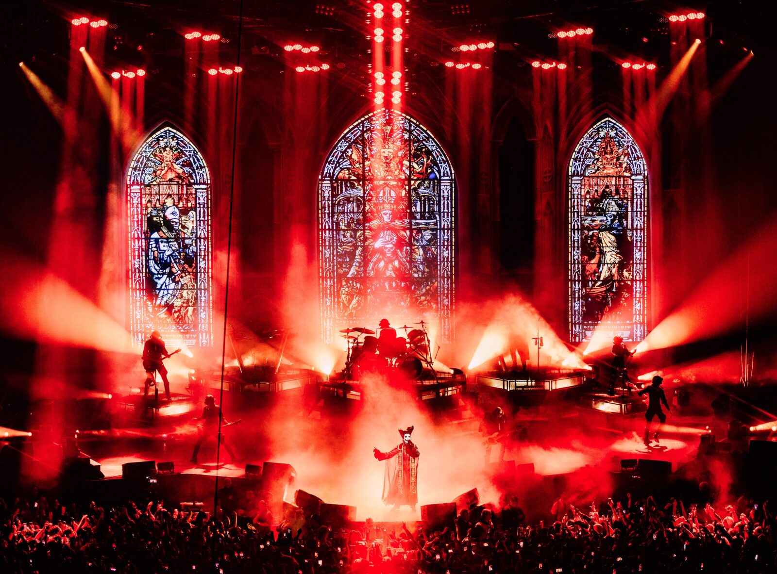 Ghost en Movistar Arena: A los pies del sermón - Música y Espectáculo