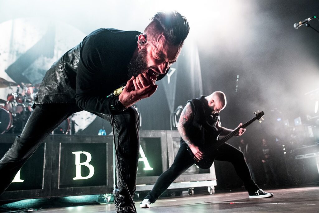 Caliban en Chile: Un retorno que reafirma su legado - Música y Espectáculo